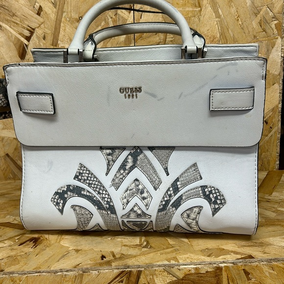 Guess | Bags | White Guess Purse | Poshmark